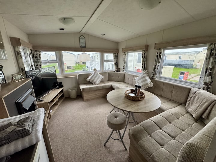 Theleohome - Cove Site Motorhome - Selsey