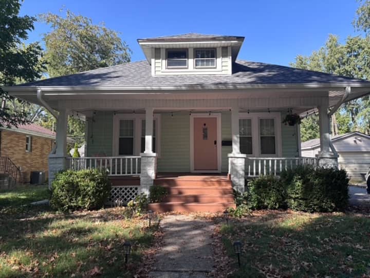 Old Charmer - Champaign, IL