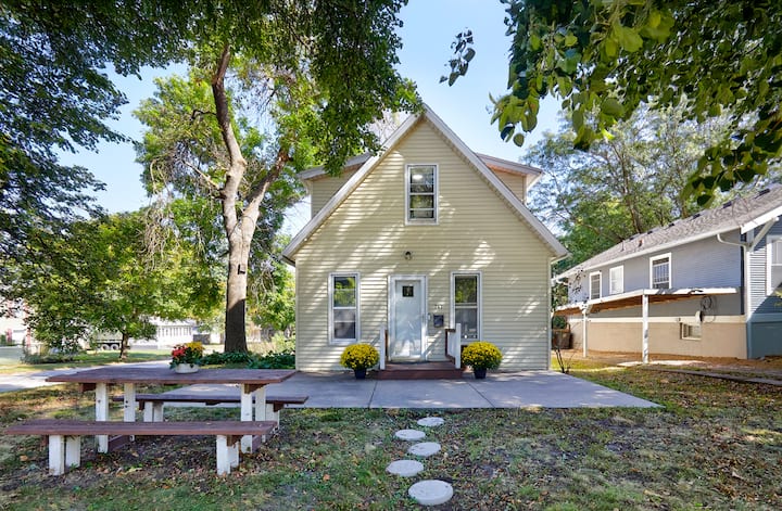 Cozy North Of Grand Home | Near Downtown Dsm - Des Moines, IA