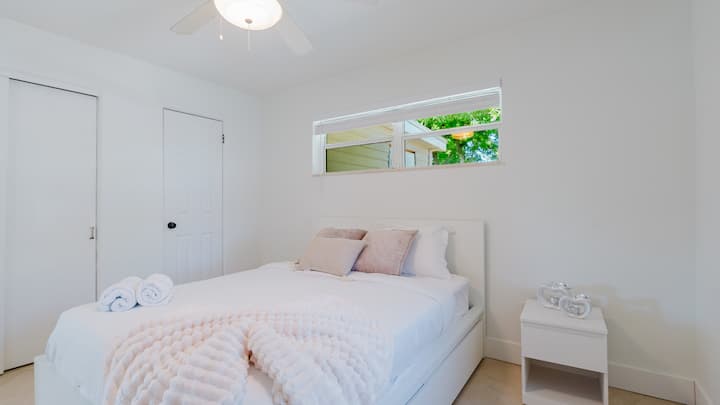 Florida Paradise | 5 Min To Downtown |10 Min Beach - Fort Myers, FL