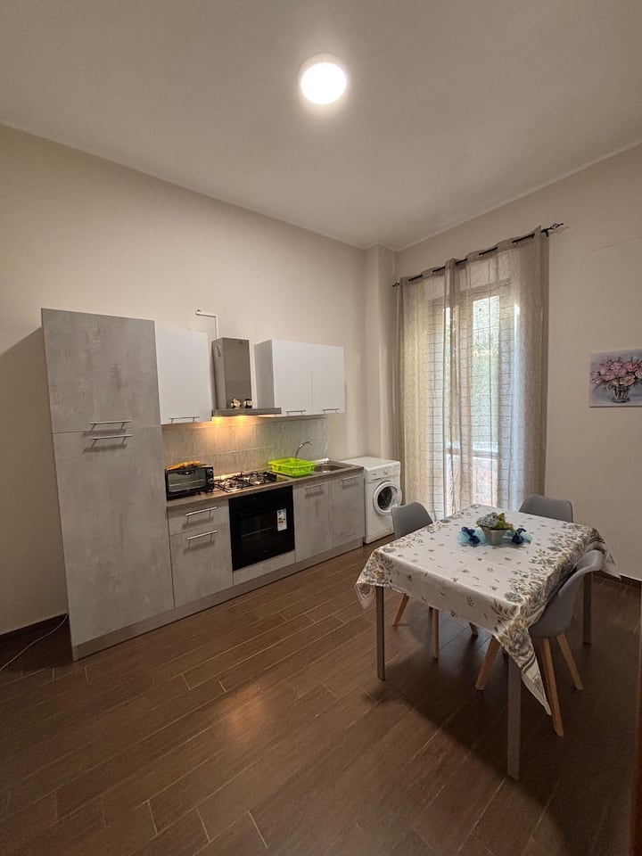La Fenice Centrale: Bilocale Con Patio Privato - Calabria