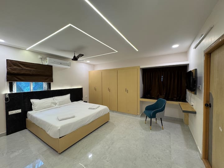 Peaceful Single Bedroom With Common Balcony Access - Visakhapatnam