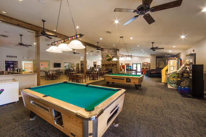 Relax & Play L 2 Room, Pools, Hot Tubs & Golf - Table Rock Lake