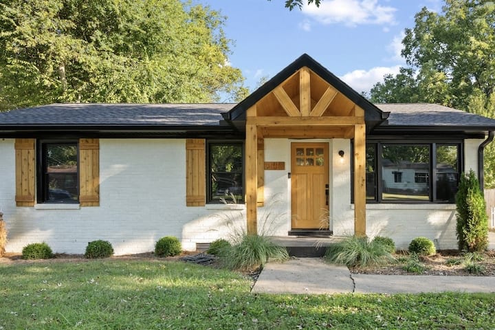 Newly Renovated Family Retreat - Franklin, TN