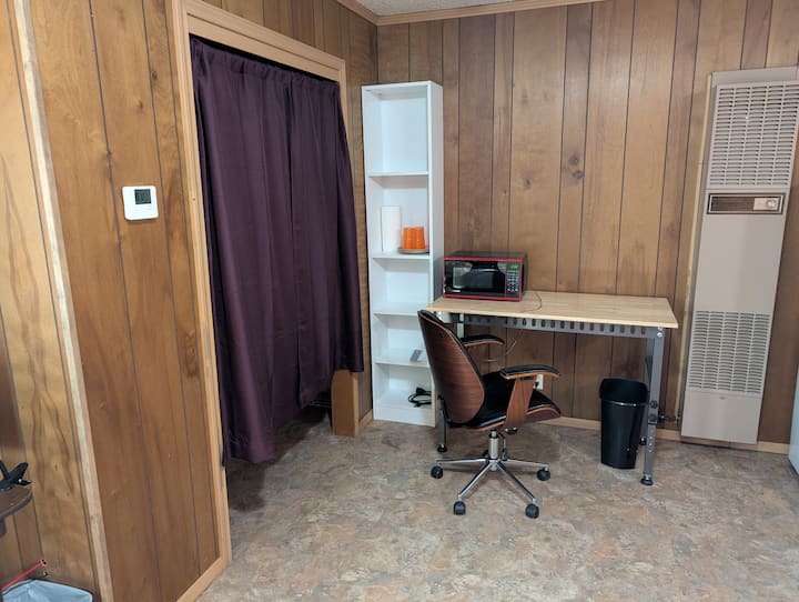 Large Room On A Quiet Cul-de-sac - Austin, TX