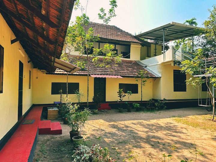 Leaves N' Spices - Entire 120+year Heritage House - Alappuzha