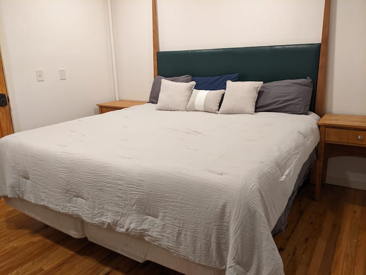 Room 6 Walk To Downtown And Lake Champlain! - Burlington, VT