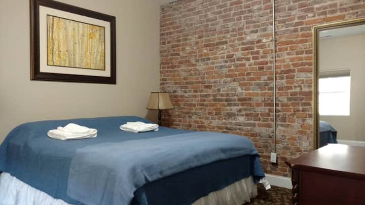 Charming 2-bed Home – Long-term Friendly - Indianapolis, IN