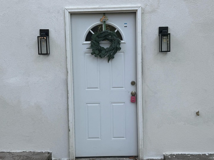 (Apt B) - Next To Hiking Trail - Back Entrance - Dobbs Ferry, NY