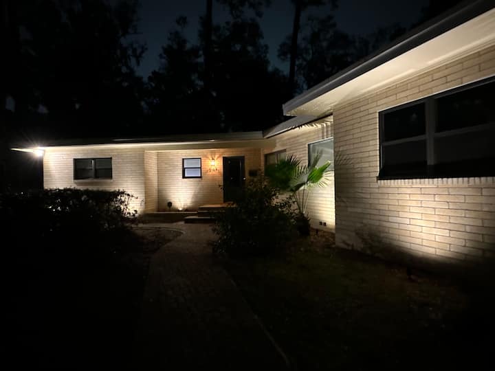 Bull Gator Den | 4br Retreat | Walk To O’dome - Gainesville, FL