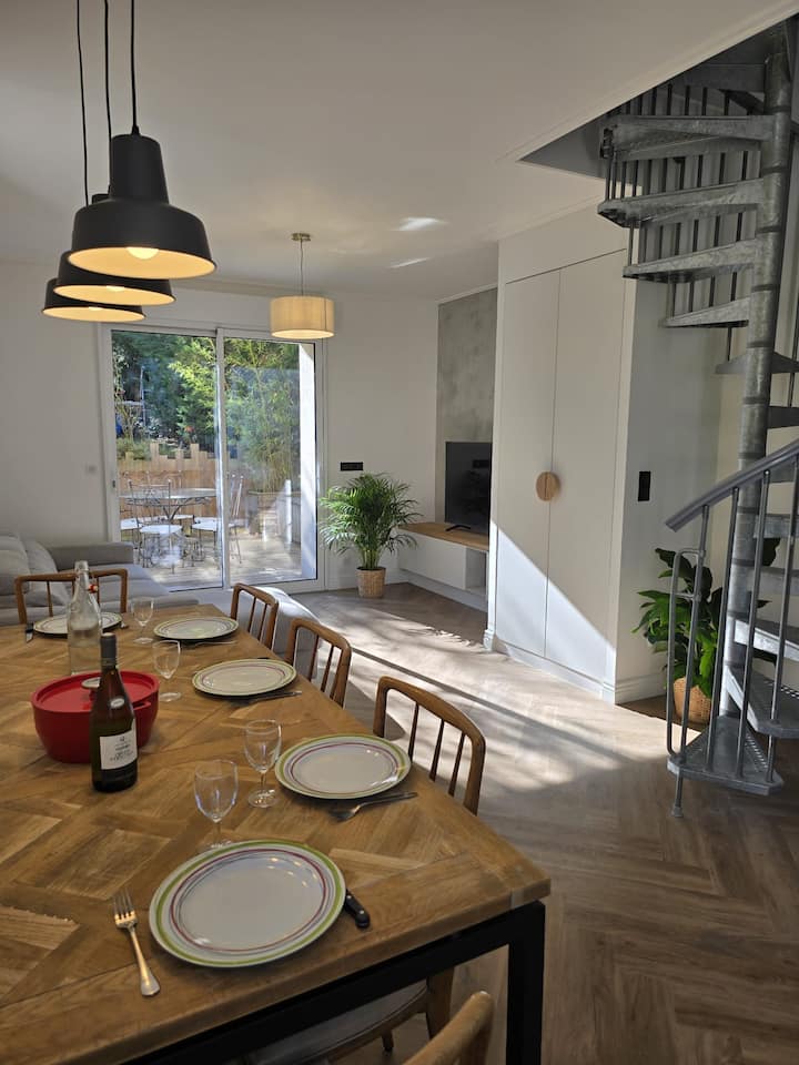 L'élégance D'hier, Le Confort D'aujourd'hui - Jouy-en-Josas