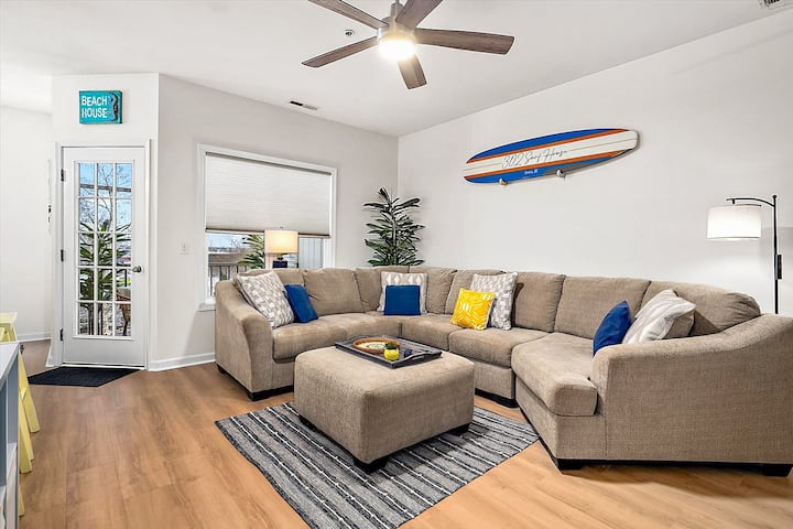 Serene Beach Condo • Pool • King Bed • Beach Gear - Lewes