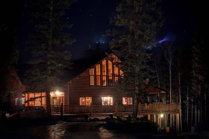 North Mountain Lodge - Birch Room - Hinton, AB, Canada