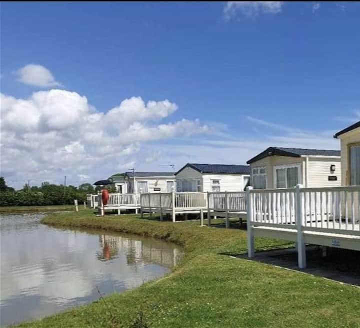Stunning Lakeside Caravan On Golden Palm Resort - Chapel St Leonards