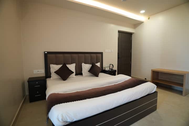 2br Flat Pearl Of Varanasi | 10 Min From Ghats - ワーラーナシー