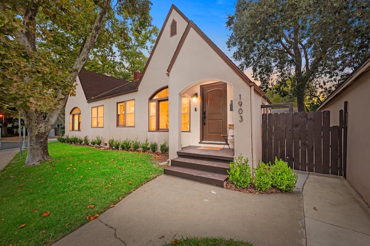 Heart Of Sacramento Charming Tudor - Sacramento, CA