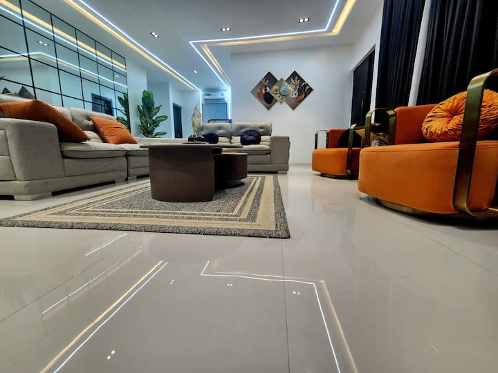 3 Bedroom Luxury Apartment, Ps5 Snooker Game Arena - Nigeria