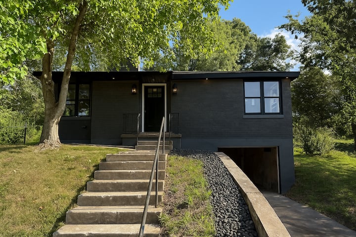 Coming Soon (11/2)-brand New Luxury Farmhouse - Jefferson City, MO