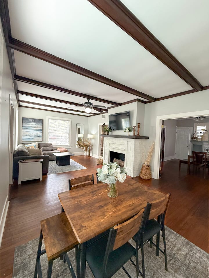 The Montrose Manor - Houston, TX