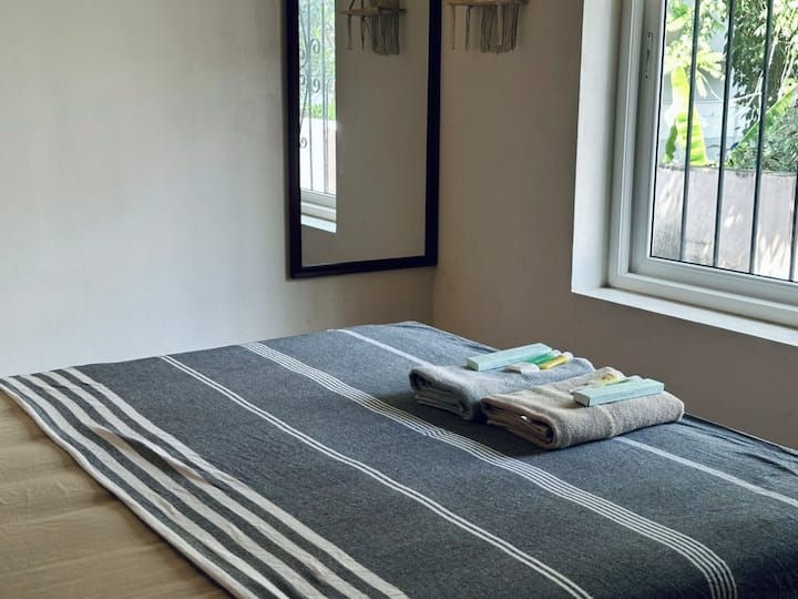 Red Lynn By Livnstay - Nedumangad