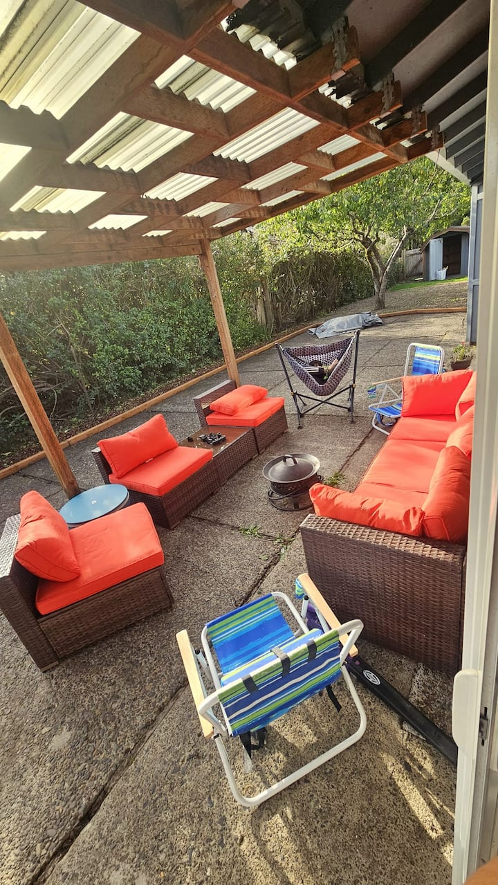 Crab Fish Relax. Dog & Kid Friendly. Bonus Spaces. - Waldport, OR