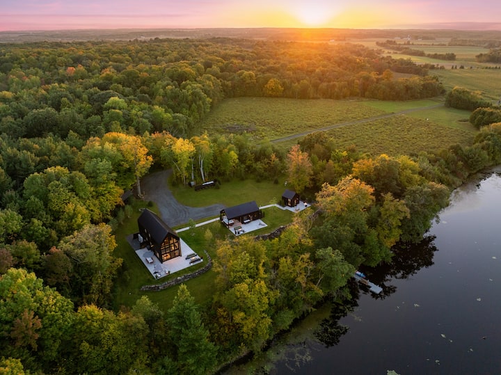Modern Lakefront Lodge | Sauna • Hot Tub • Steam - United States