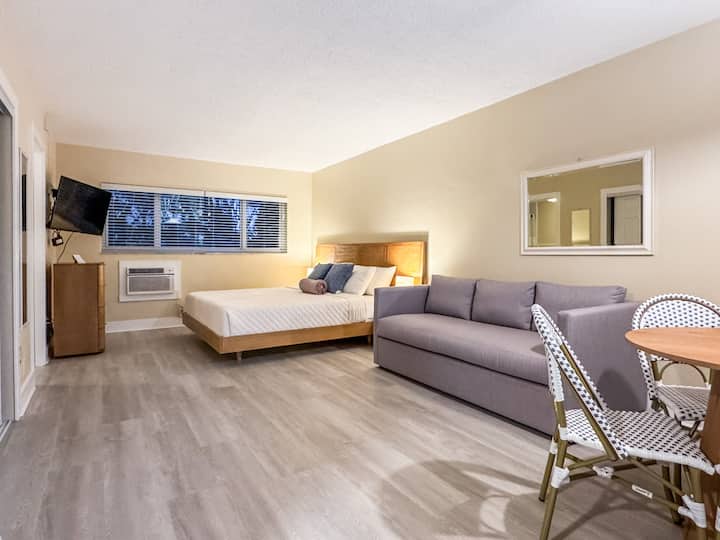 (Ocean 103) King Bed, Beach, Pool, Pullout Couch - Boca Raton, FL