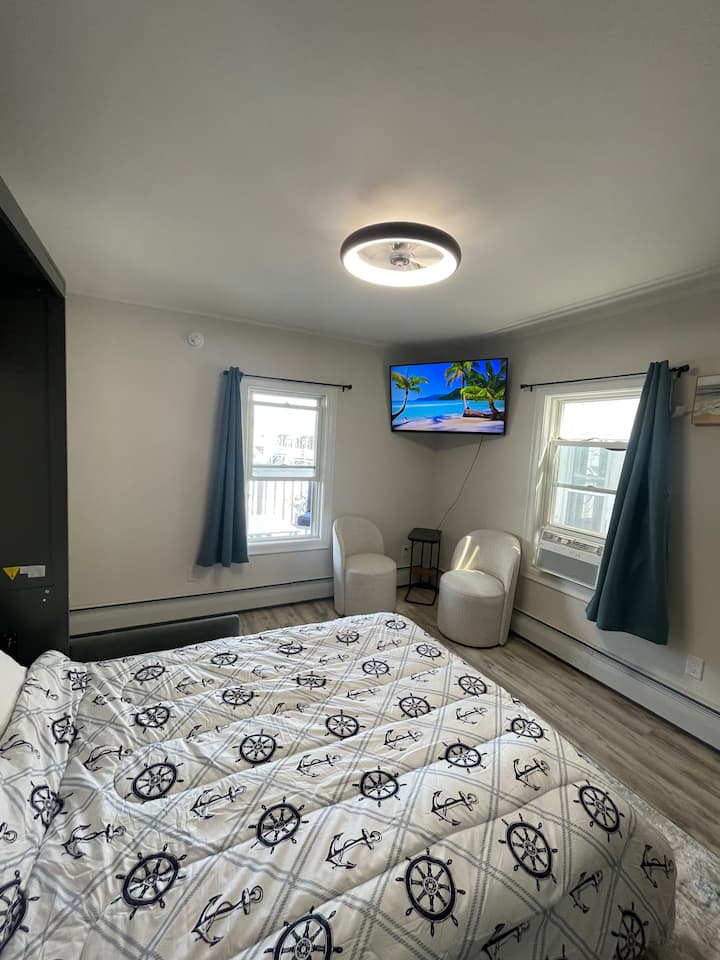 Modern Petite Beach Studio - Scarborough, ME