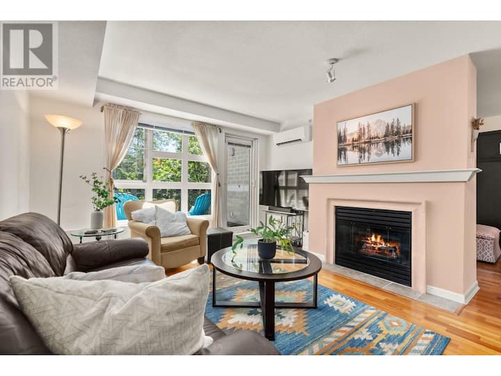 Fully Renovated, Close To Cambie Sky Train Station - North Vancouver