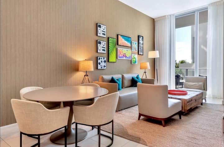 1 Bdr Beachfront Near The Ocean - Hallandale Beach, FL