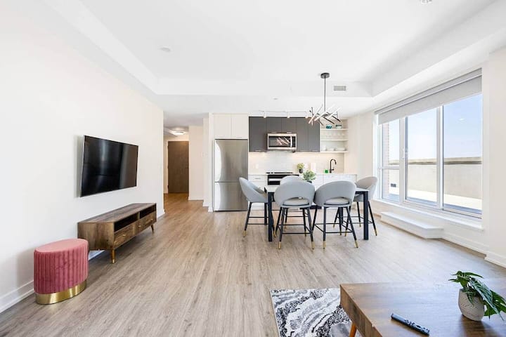 Spacious 3-bdr Home With Incredible View + Parking - Toronto