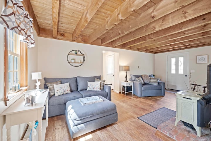 Peaceful Neighborhood Home 1.5 Miles To The Beach - Ogunquit, ME