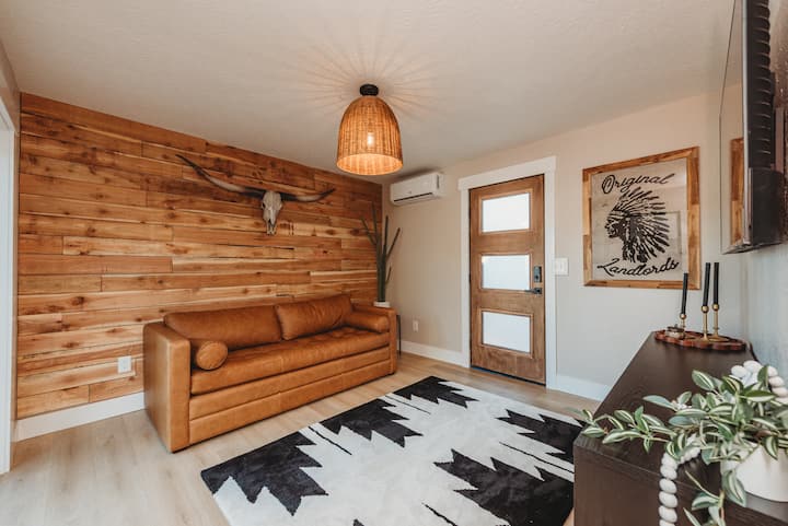 The Honkey-tonk Hideaway~closest To National Park! - Port Angeles, WA