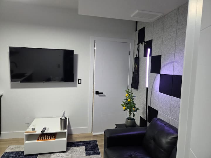 Cozy 1 Bedroom Suite, Kitchenette & Self Check-in - Edmonton