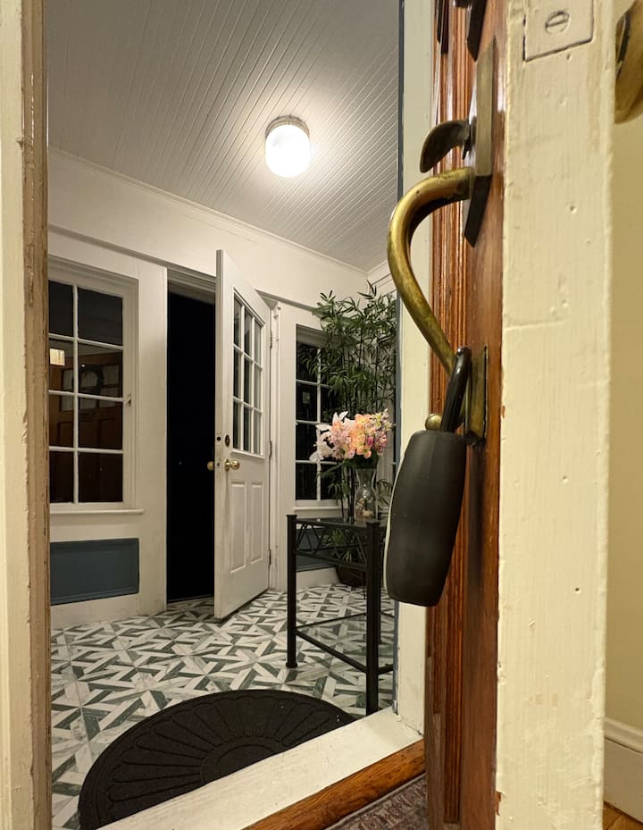 Cozy Large 2 Bed Apartment Near Harvard - Lexington, MA