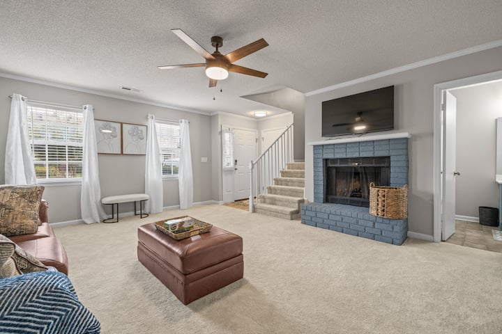 South Huntsville Cozy Townhouse - Huntsville, AL