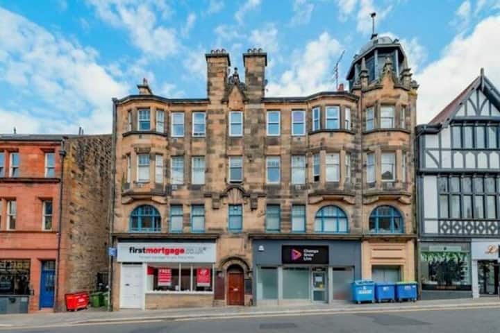 “Modern 3-bed Flat • Prime Falkirk Location” - Falkirk