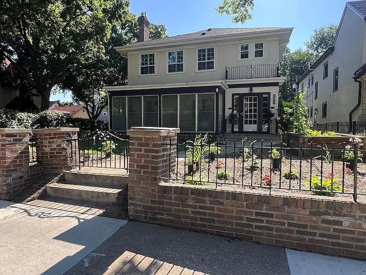Artist's Loft By The Lake - Minneapolis, MN
