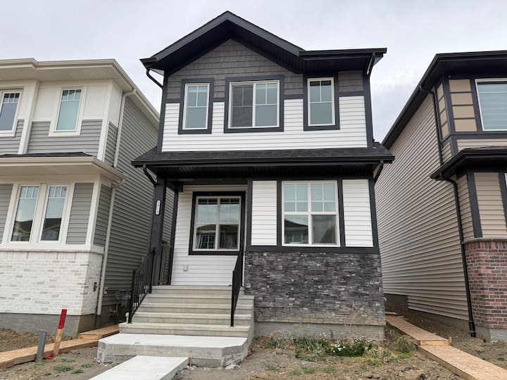 Spacious 3br New House Near Edmonton Airport - Beaumont