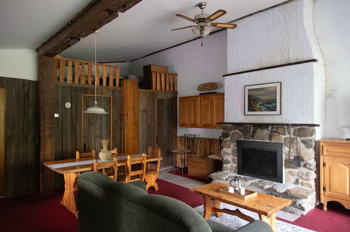 Rustic Ski Chalet On Mount Sutton - Mont Sutton, QC