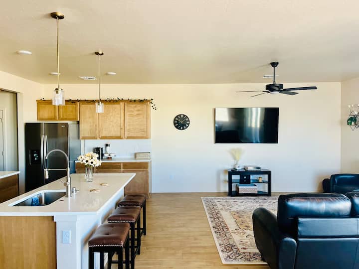 Organ Mountain Loft| 3br| 3 Steps Into Golf Course - Las Cruces, NM