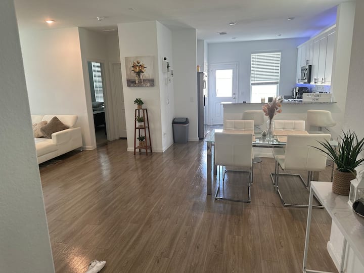Bright & Modern 4br Getaway – Spring Tx - Spring