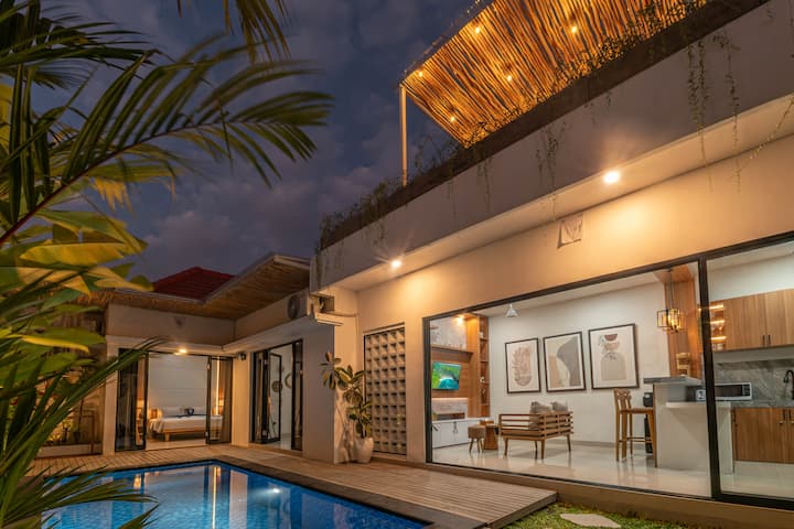 Sunny 2br Villa With Rooftop W/paddy View & Pool - Canggu