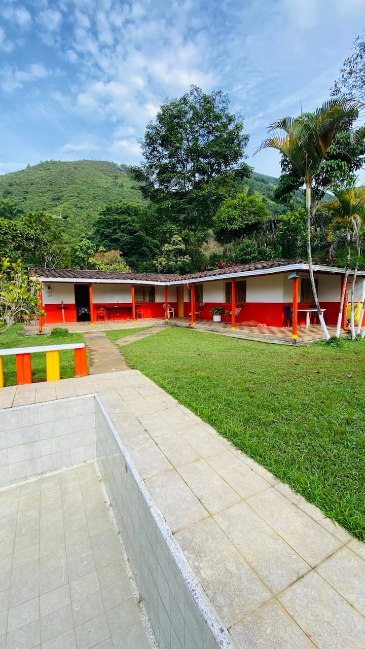 Escápate Al Campo – Finca Con Piscina Natural - Barbosa