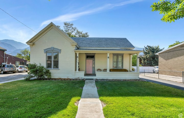 Historic House Apt Blocks To Byu & Downtown Provo - Provo, UT