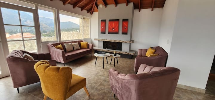 Casa Segura En Cumbaya.- Quito - Quito (Ecuador)