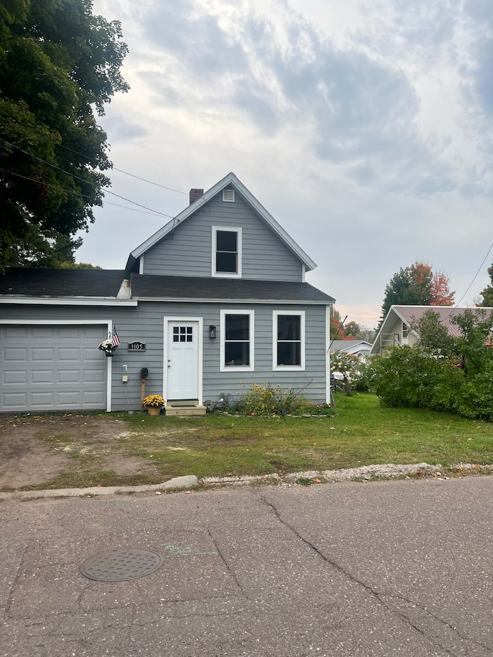 Cozy Home In Excellent Location! Surrounded By Fun - Houghton, MI