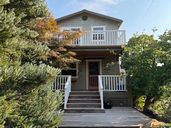 Juniper Beach Cabin On Camano Island - Camano Island, WA