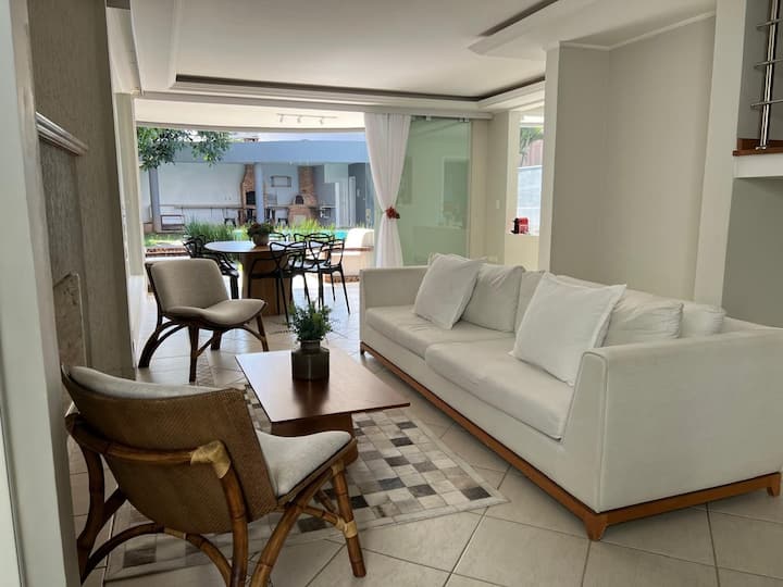 Casa Alto Padrão C/4 Suítes - Cotia