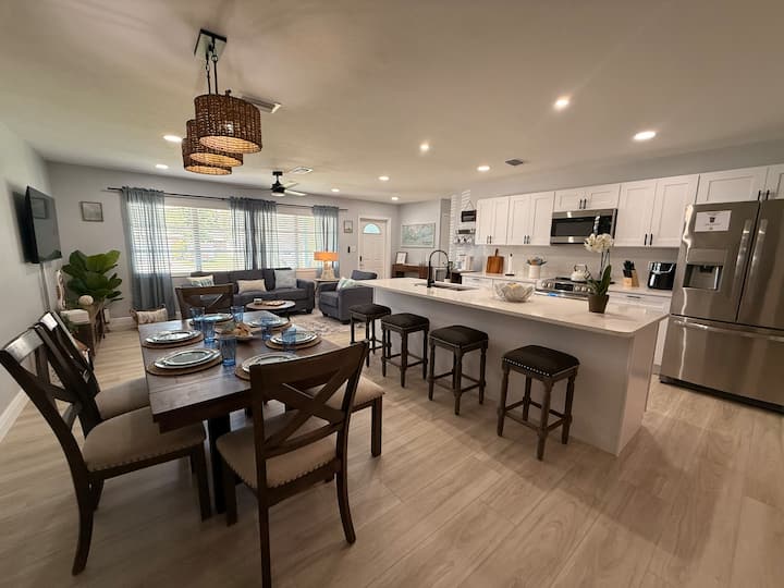 Sand & Surf Beach Home | Backyard Games & Fire Pit - Bradenton, FL